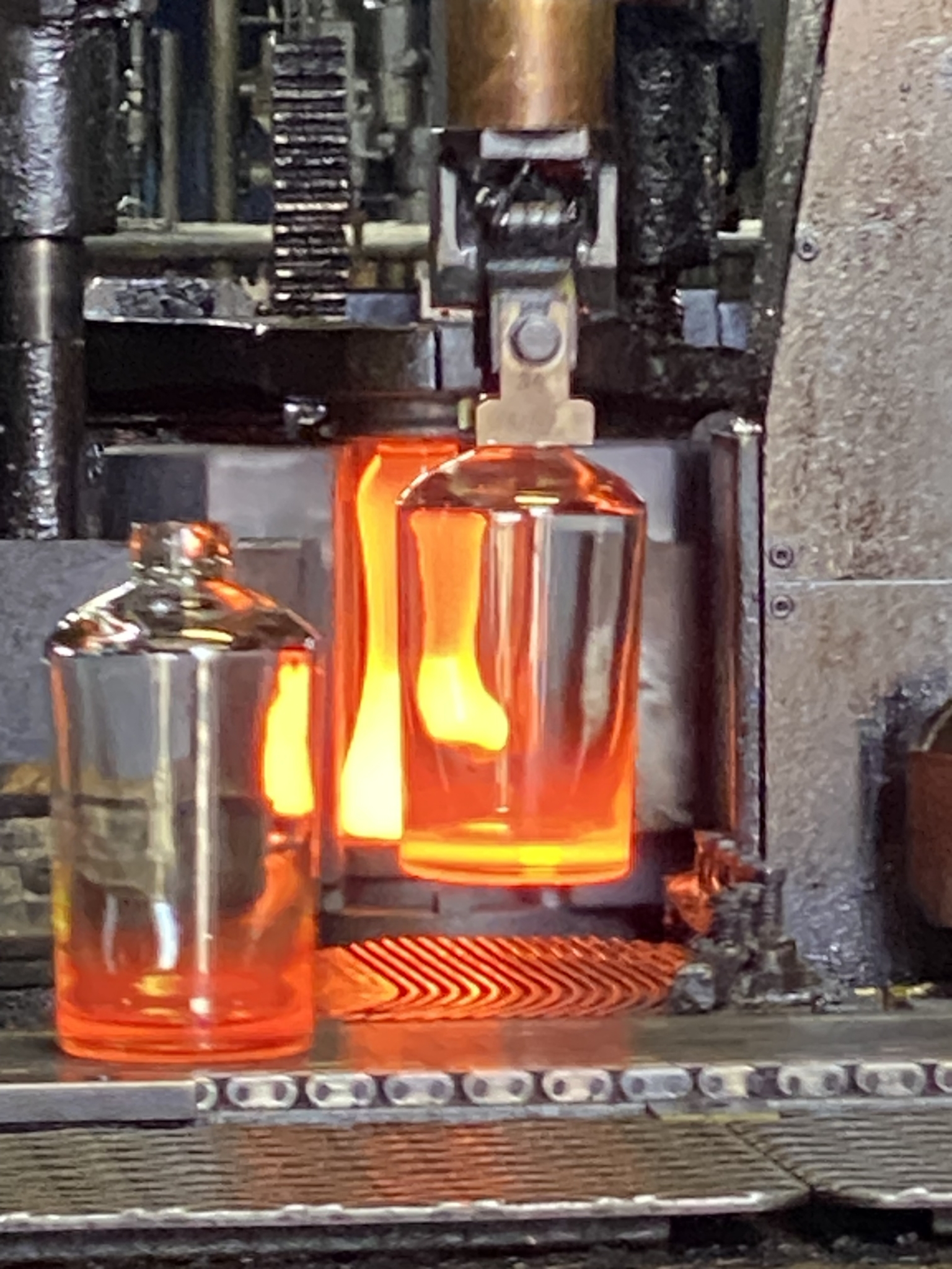 An Insight into the Glass Bottle Manufacturing Process - Global Package